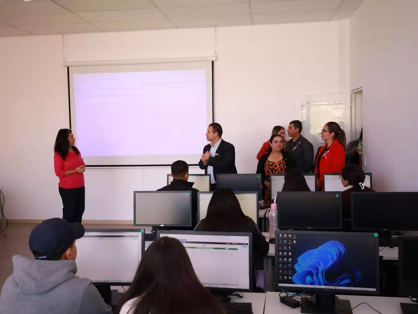Reafirma Miguel Varela su compromiso con la educación en visita a la UNID Zacatecas ...