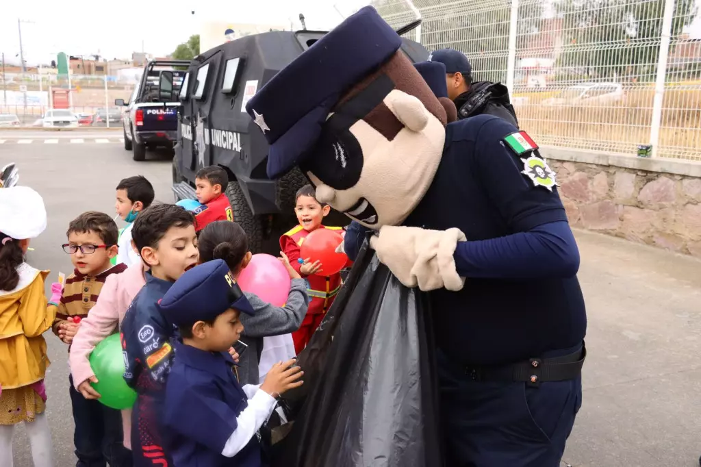 Participa policía de Zacatecas en día de las profesiones del colegio ...