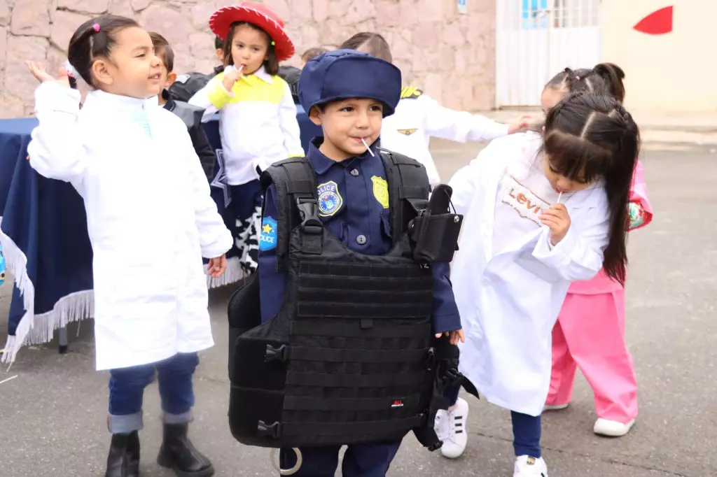 Participa policía de Zacatecas en día de las profesiones del colegio ...